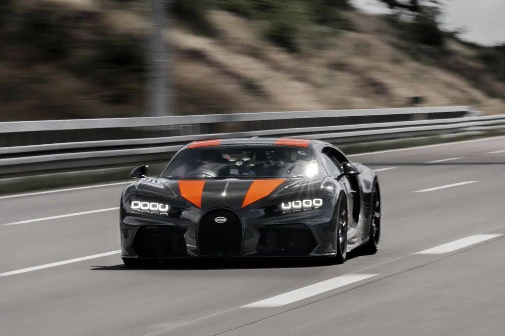 300+的地表极速之王，MiniGT的Bugatti Chiron Super Sport 300+模型试玩_搜狐汽车_搜狐网