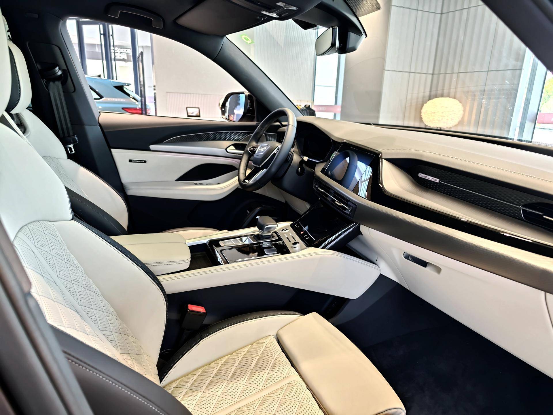 豪华版途昂？实拍体验奥迪Q6 45.96万元起/首发第四代EA888发动机_搜狐汽车_搜狐网