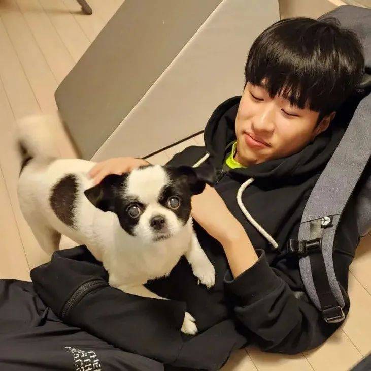 ByuN晒Maru与小狗玩耍照片，GuMiho一旁观战_决赛_聚餐_好友