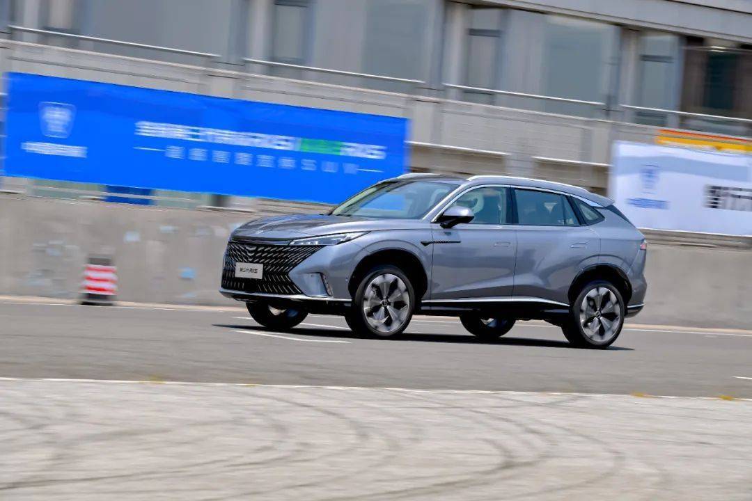 行驶质感领先同级，全新第三代荣威RX5秀翻全场_搜狐汽车_搜狐网