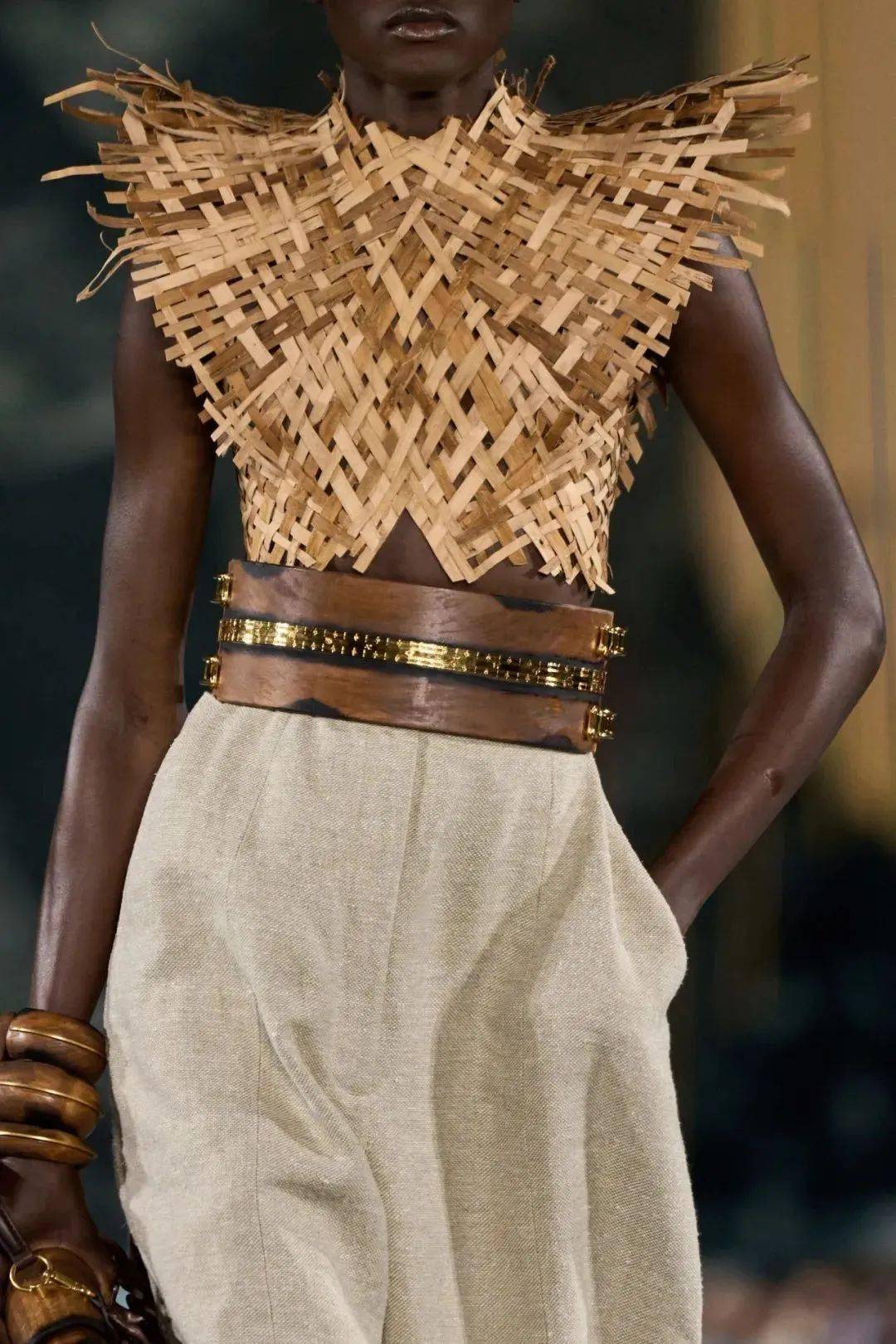 至臻匠艺，雕镌自然 | BALMAIN 2023 SS带你体验巴尔曼“文艺复兴”幻想_Olivier_时装秀_重生