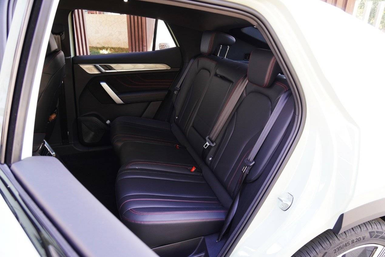 年轻人最爱的中型轿跑 SUV爱驰U6动态体验_搜狐汽车_搜狐网