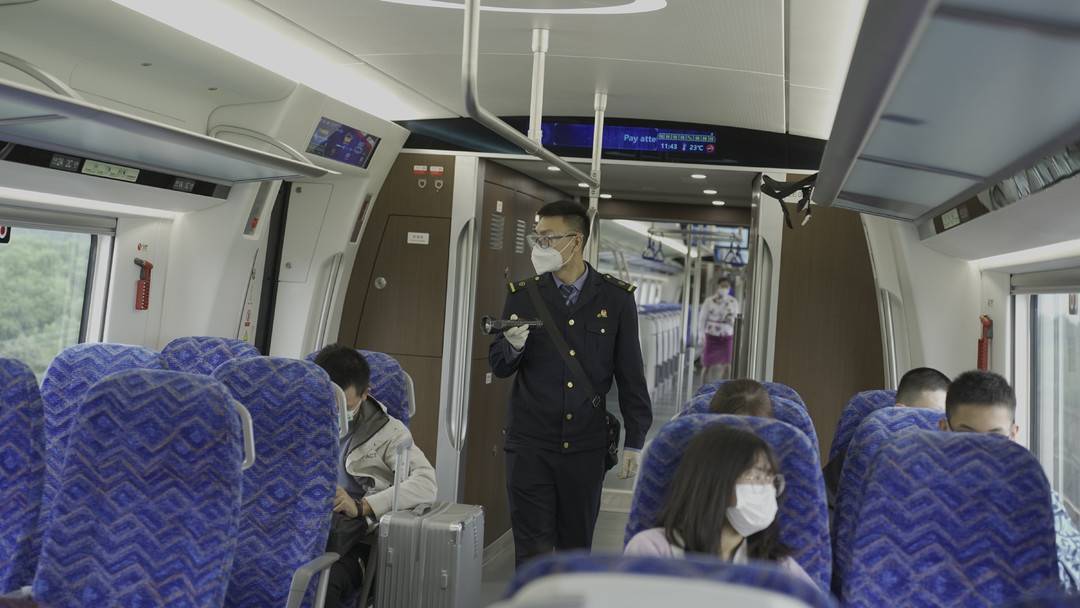 上新 CRH6A动车组迎西南地区首秀_搜狐汽车_搜狐网