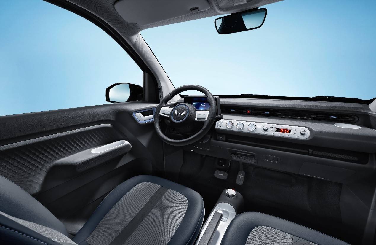 五菱宏光MINIEV系列上新，300km续航3061mm车长，5.58万起售，能买吗？_搜狐汽车_搜狐网