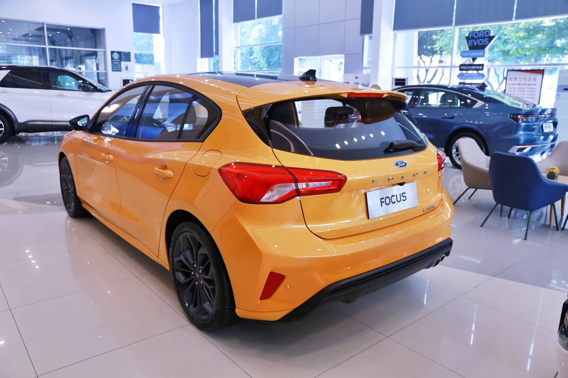 实拍全新福克斯炽火橙车型，将“运动”做到极致_搜狐汽车_搜狐网