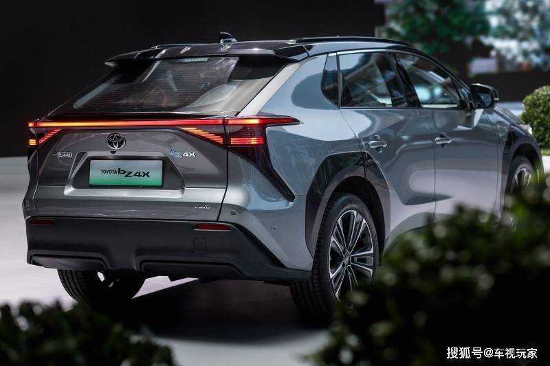 19.98万起 一汽丰田首款纯电中型SUV bZ4X重磅上市_搜狐汽车_搜狐网