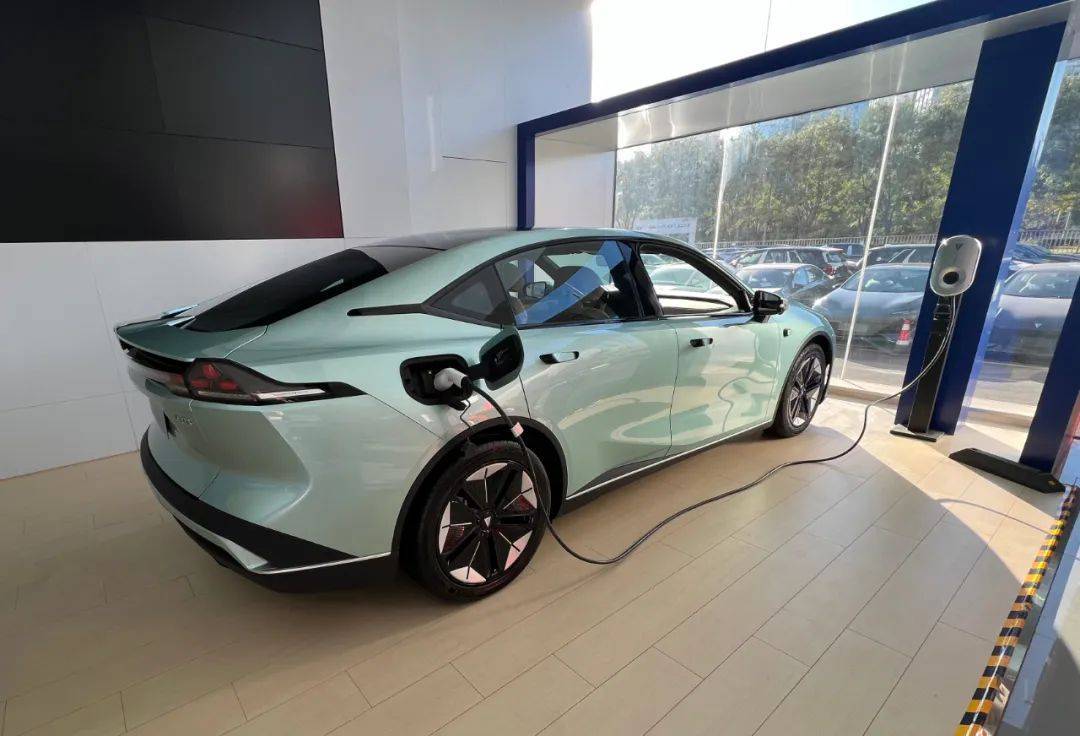 探店深蓝SL03：续航515km版本受追捧，破题“交付难”尚需时日_搜狐汽车_搜狐网