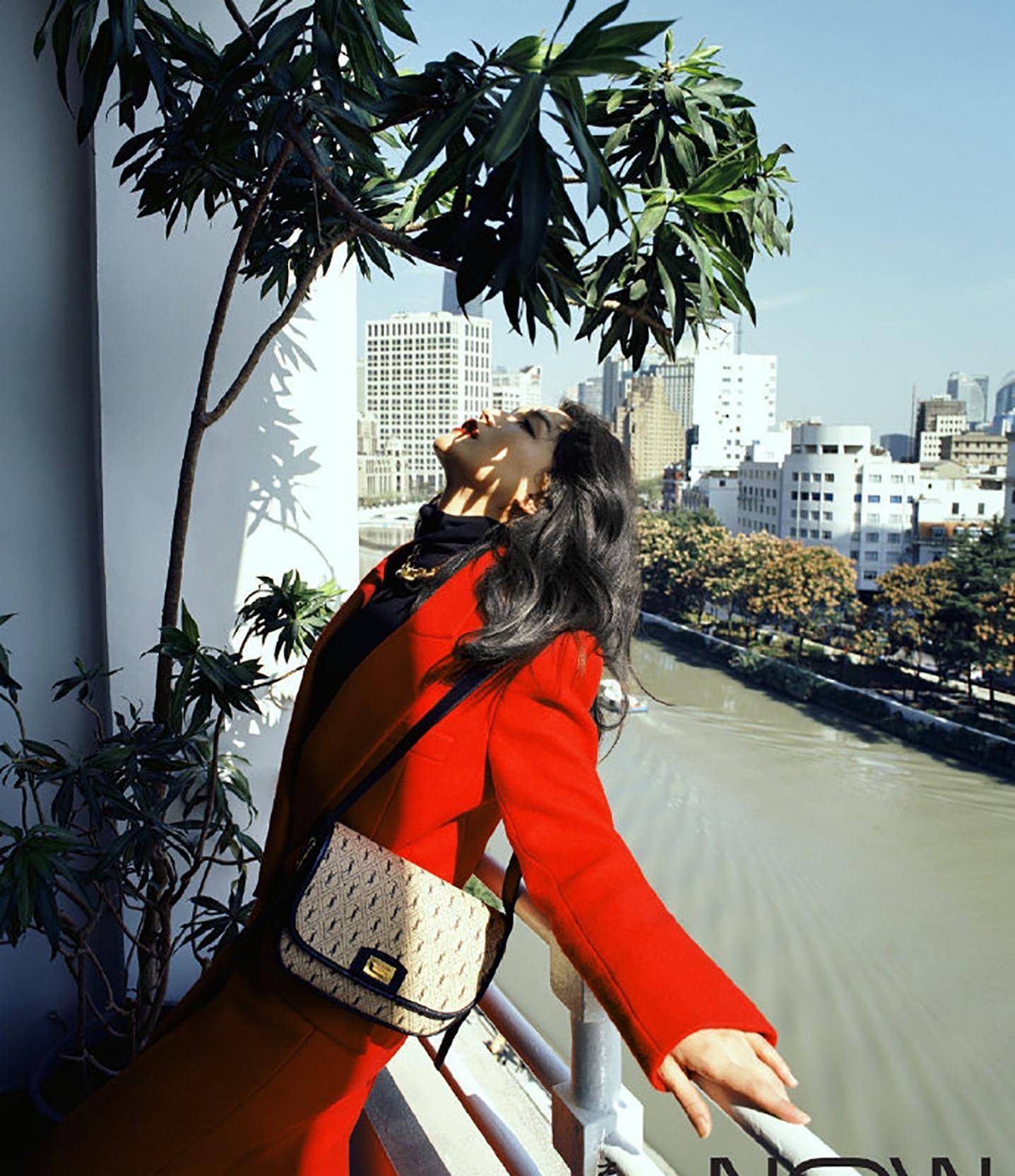 舒淇就没低调过，穿红色大衣配大红唇拍杂志，44岁美出去际范 -6parkbbs.com