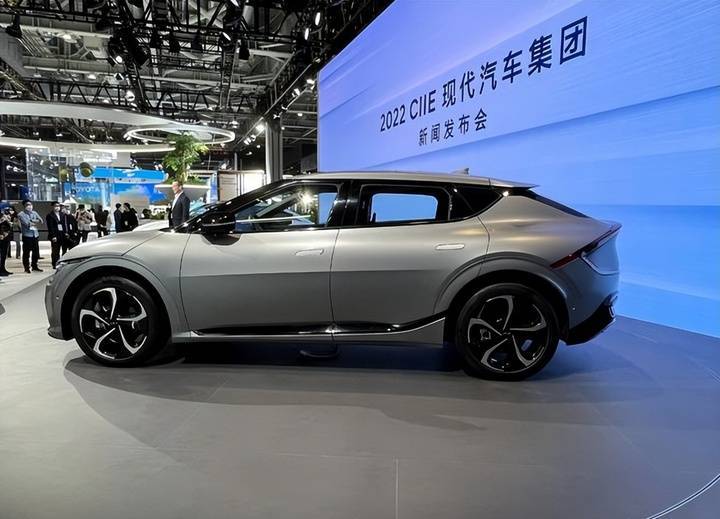 E-GMP平台首款专属车型，轴距2.9米，起亚EV6亮相进博会_搜狐汽车_搜狐网