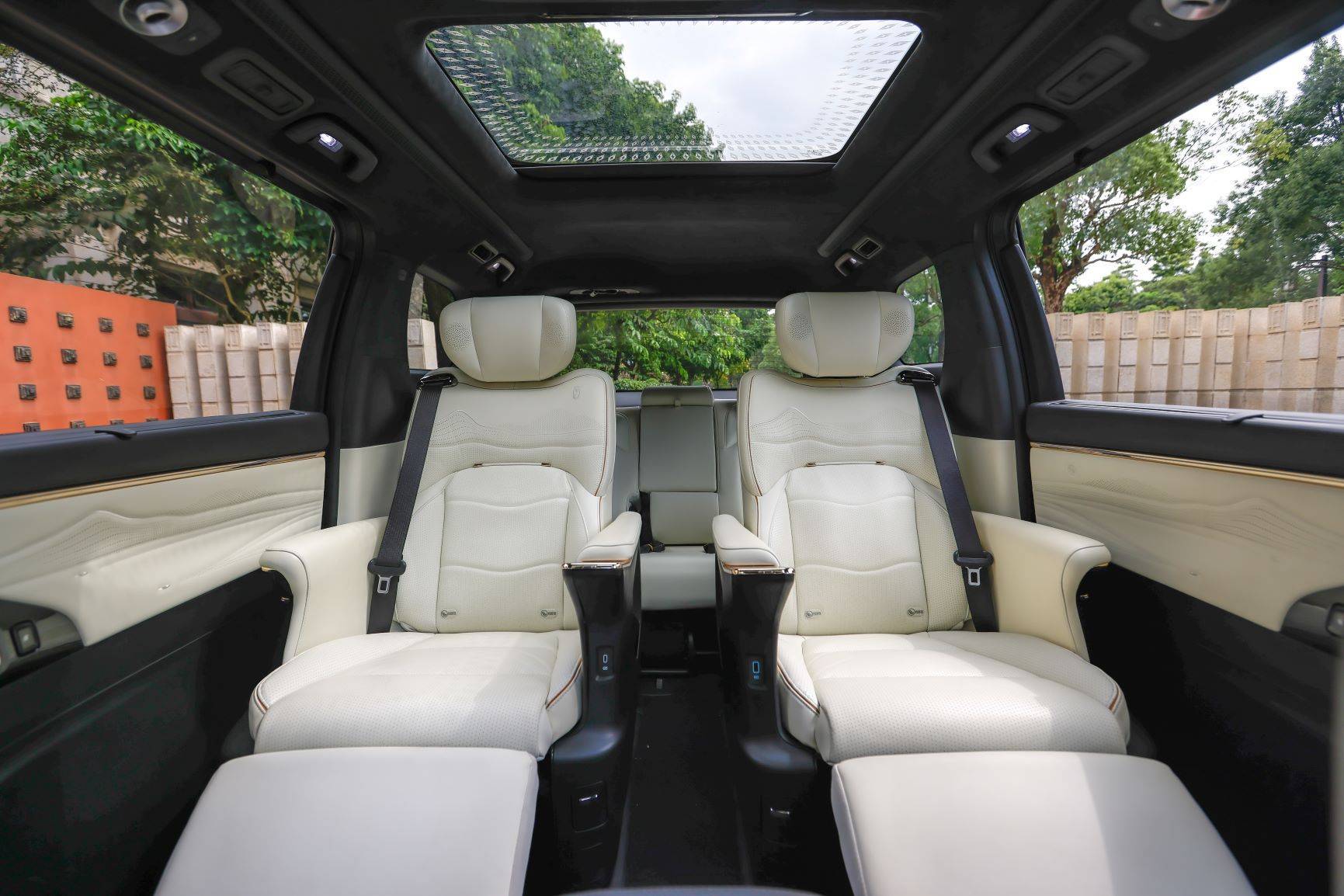 优雅奢华何须高价？广汽传祺豪华MPV M8宗师26.98万元起售_搜狐汽车_搜狐网