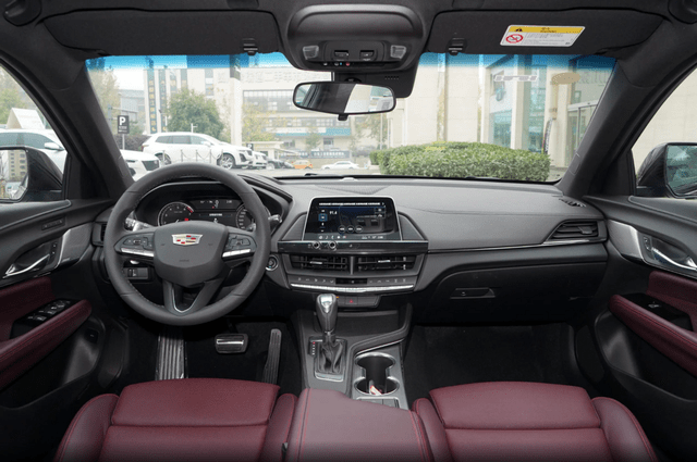 配2.0T+8AT，6.9秒破百，关键全系后驱，凯迪拉克CT4有多能打？_搜狐汽车_搜狐网