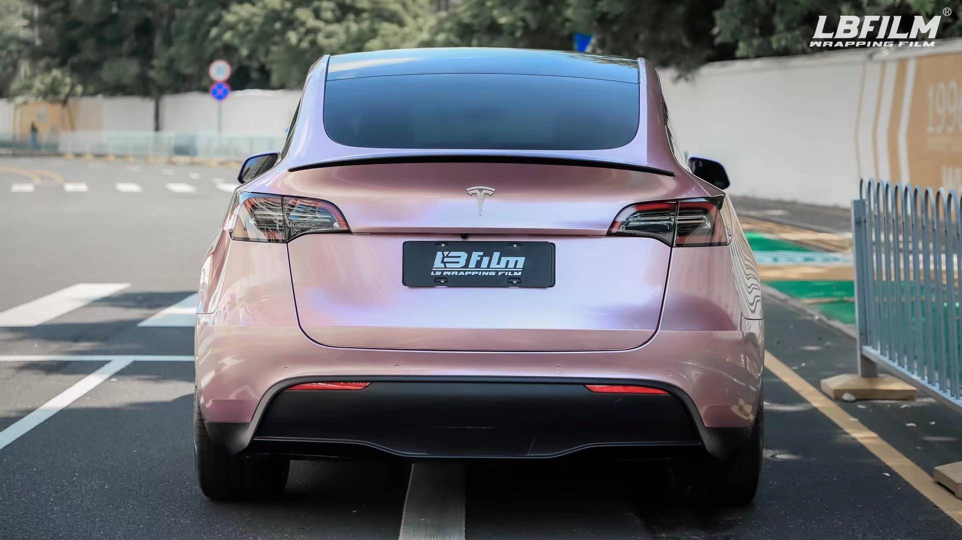 特斯拉modelY-LB改色膜原厂漆激情粉，偏冷清成熟_搜狐汽车_搜狐网