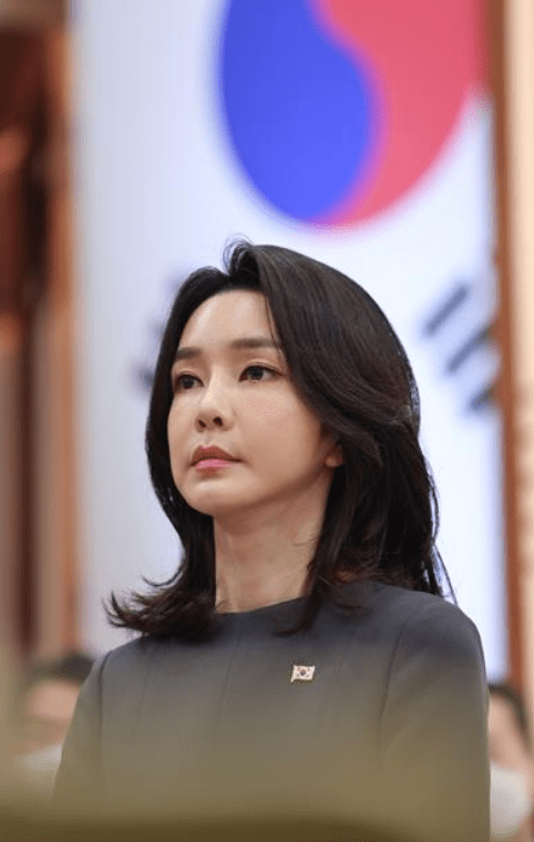 韩第一夫人真是不闲着！闪耀亮相国宴，比47岁的西班牙夫人嫩多了 -6park.com