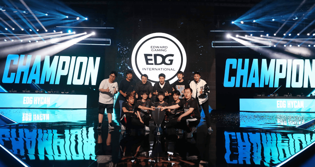 EDG战队问鼎《英雄联盟》总冠军_晋江_电竞_经济