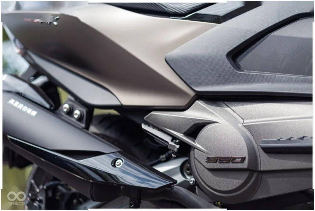 [ 大羊之战 ] 2022 KYMCO AK550 vs YAMAHA TMAX 560 Tech MAX……_搜狐汽车_搜狐网