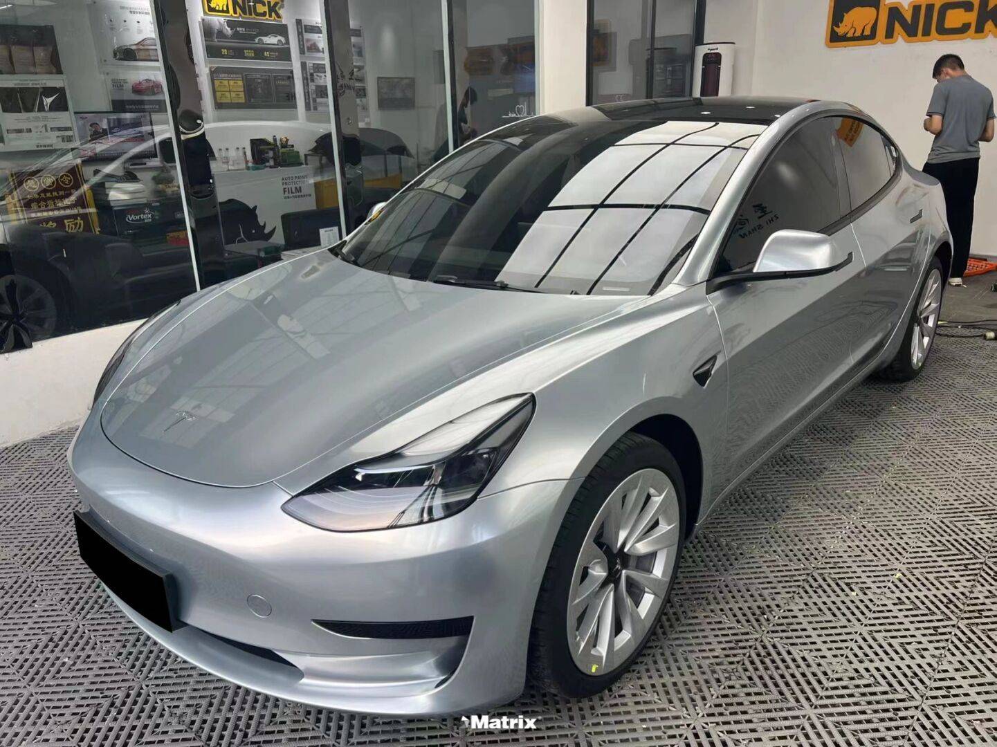 特斯拉Model3矩阵Matrix改色膜保时捷白云石亮面质感运动气息满满_搜狐汽车_搜狐网
