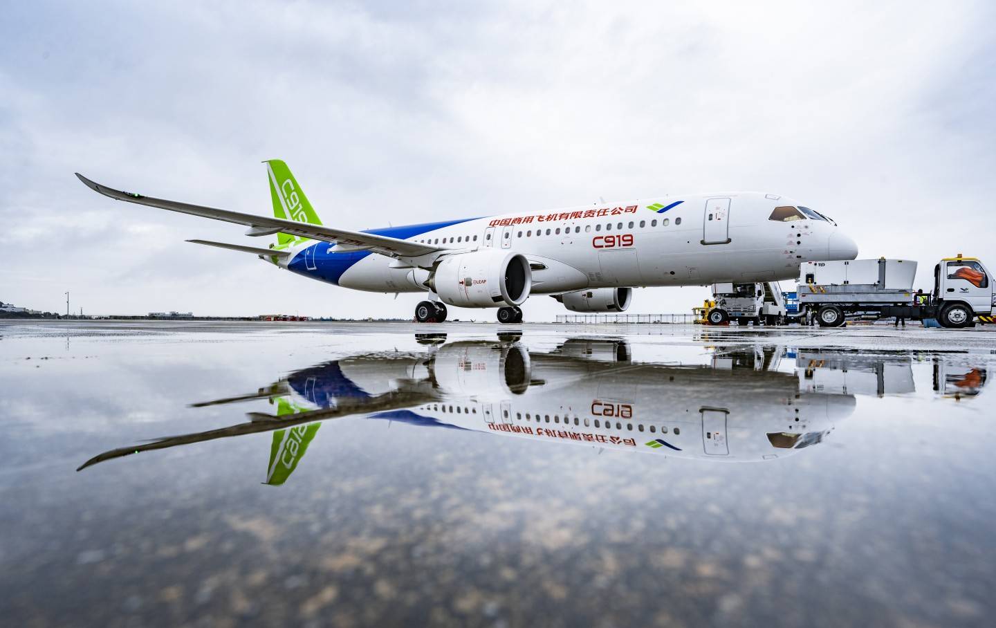 首架飞机即将交付东航，C919离商业运行还有多远？_飞行_运营_航线