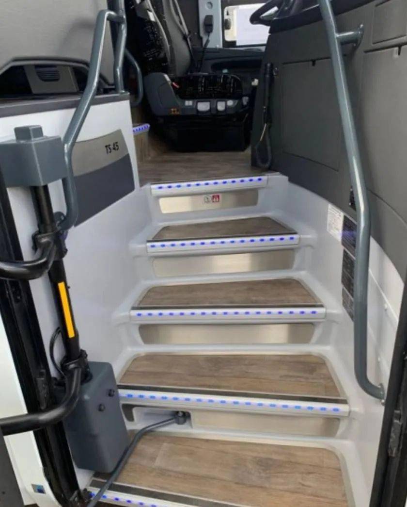 土耳其组装客车 Temsa的TS 45单层旅游巴士_搜狐汽车_搜狐网