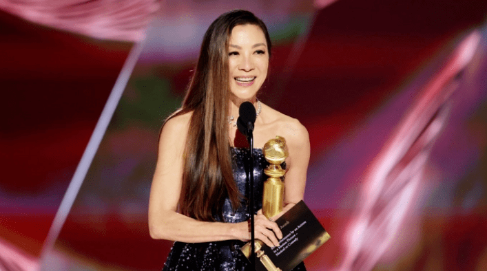 杨紫琼凭《瞬息全宇宙》夺金球奖影后（附英文获奖感言）_going_awards_Yeoh