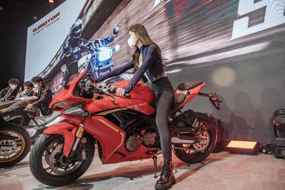 钱江高产又高能！首款国产650V缸拉力及四缸仿赛增配弯道ABS亮相_搜狐汽车_搜狐网