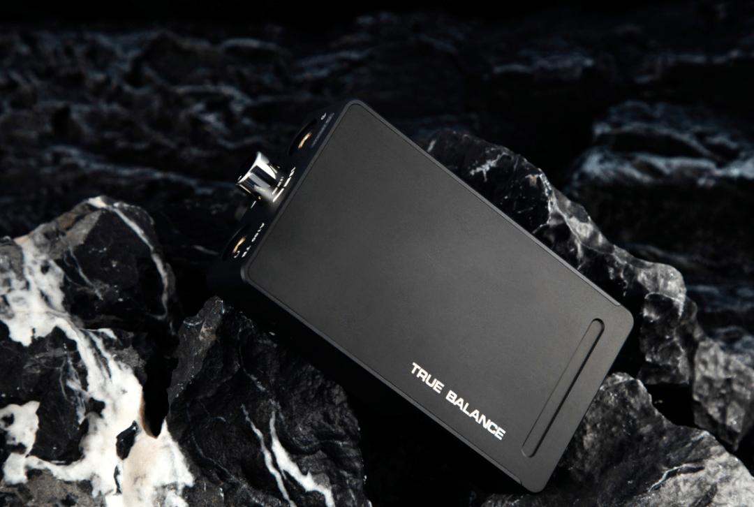 让声音进一步加强，AROMA A100 True Balance 平衡耳机放大器_设计部门_机身_类产品