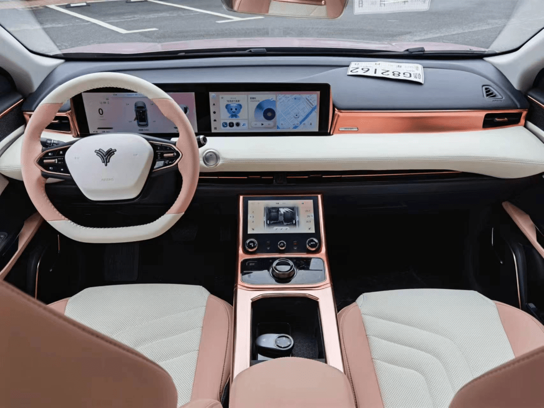 时尚、智能、配置高的电动紧凑级SUV，体验哪吒U-II_搜狐汽车_搜狐网