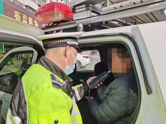男子拒绝酒测 自称酒后驾驶四轮电动车不算酒驾聂某机动车检测