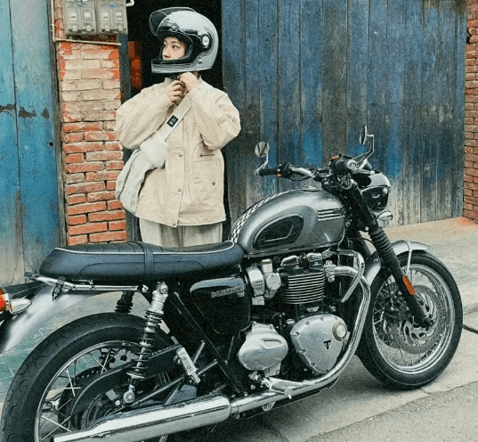 160女生骑凯旋t120是什么体验？_搜狐汽车_搜狐网