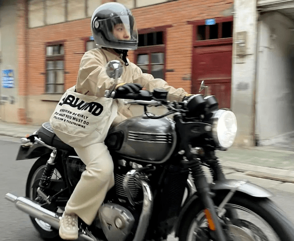 160女生骑凯旋t120是什么体验？_搜狐汽车_搜狐网