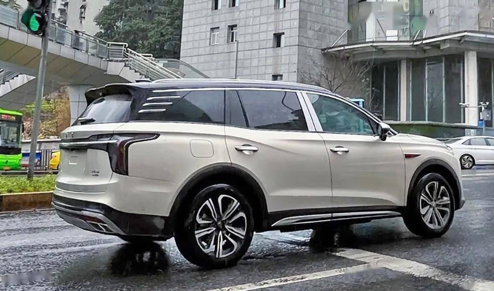 比汉兰达更大，配2.0T动力，红旗HS6实车曝光，外观很霸气_搜狐汽车_搜狐网