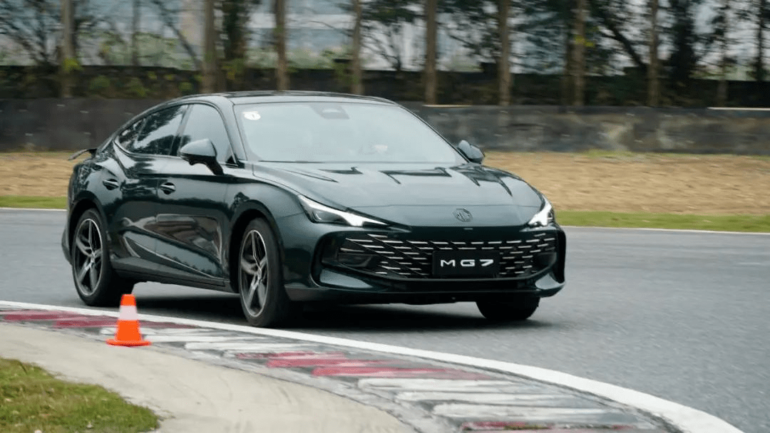 2.0T+9AT，261马力，近4.9米，33寸大屏，12万起，这么买最划算_搜狐汽车_搜狐网