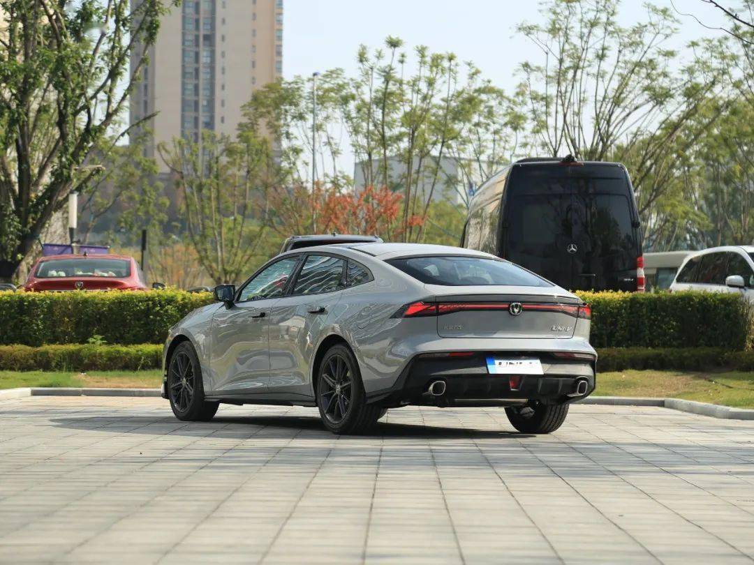 2.0T+9AT，261马力，近4.9米，33寸大屏，12万起，这么买最划算_搜狐汽车_搜狐网