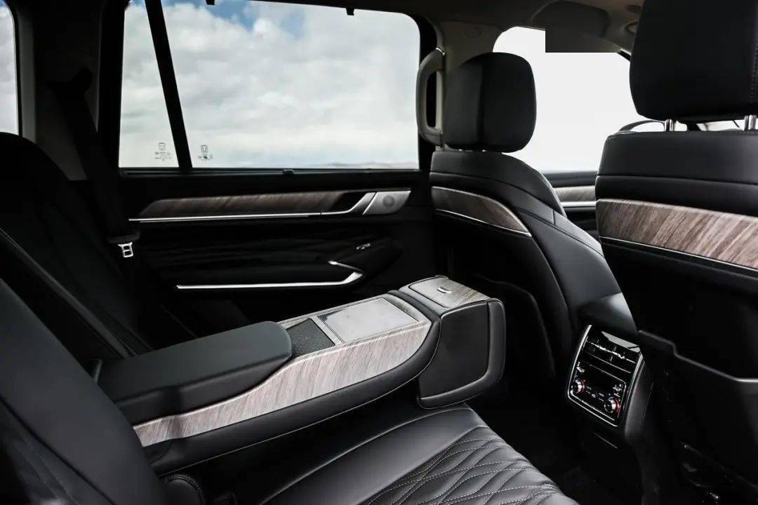 3.0T+9AT，5米6缸硬核越野，实力不输陆巡，动力媲美揽胜！_搜狐汽车_搜狐网