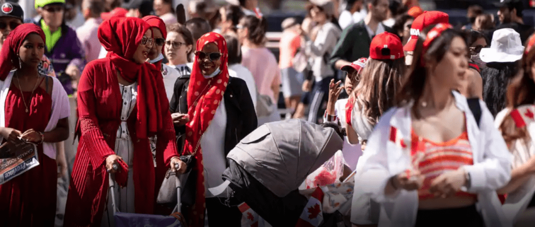 破纪录！加拿大1年内新增100万新移民！直接多了一整个渥太华人口！安省暴增近45万！_方面_数量_增加了