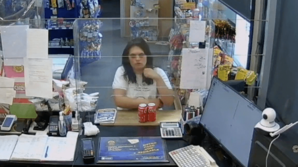 指控 | 谎称为家暴受害者，澳女多次提出虚假索赔获$30000_Baxter_欺诈_警方