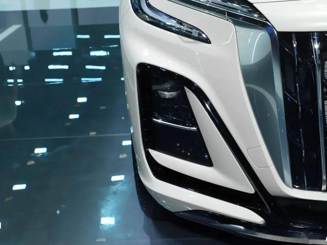 252马力+8AT？最便宜的红旗SUV？这直瀑中网气场也太强了！_搜狐汽车_搜狐网