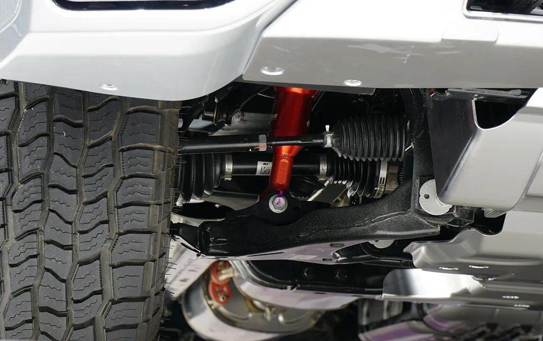 2.0T+9AT，车长近5米，小书包备胎，3把锁越野神器，大G都服气_搜狐汽车_搜狐网