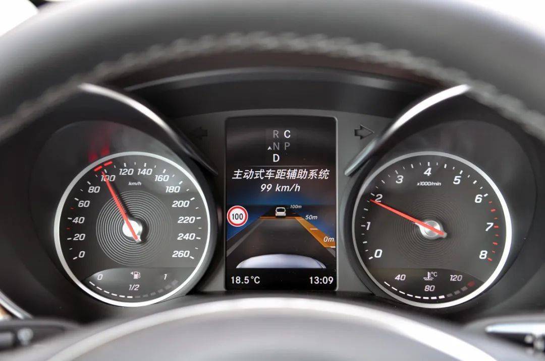 配置用料均有变化 TC君试驾2022款奔驰V260L_搜狐汽车_搜狐网