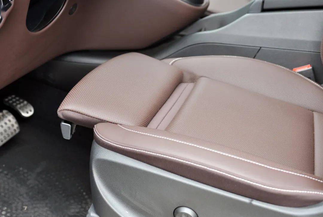 配置用料均有变化 TC君试驾2022款奔驰V260L_搜狐汽车_搜狐网
