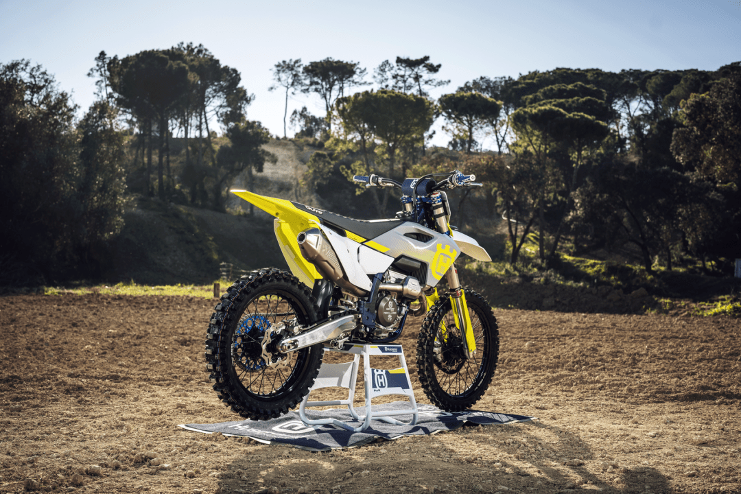 户外特写：胡斯瓦那 2024 市售越野赛车 FC350_搜狐汽车_搜狐网