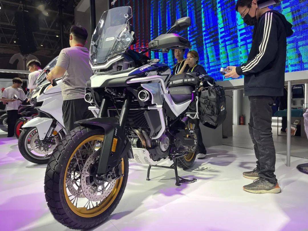 新增TCS，售价58680，春风2023款800MT正式发布，_搜狐汽车_搜狐网