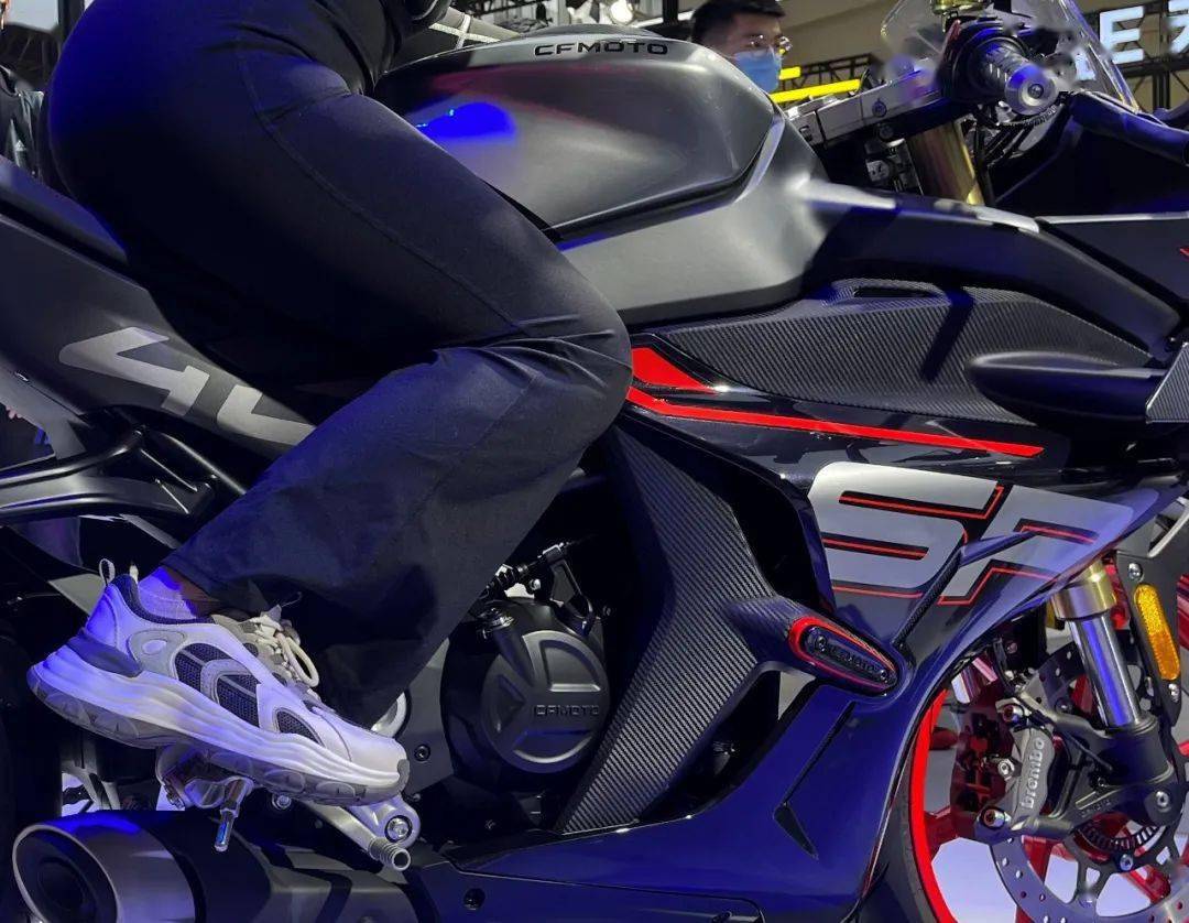 售价33580，春风双缸单摇臂跑车450SR S正式上市_搜狐汽车_搜狐网