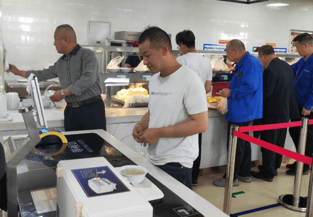 这回真的是靠 脸”吃饭管理进行餐厅