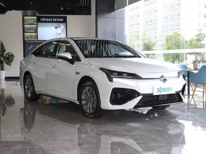 红旗E-QM5 560KM PLUS 2023款上市 售19.98万元/后排空间无敌_搜狐汽车_搜狐网