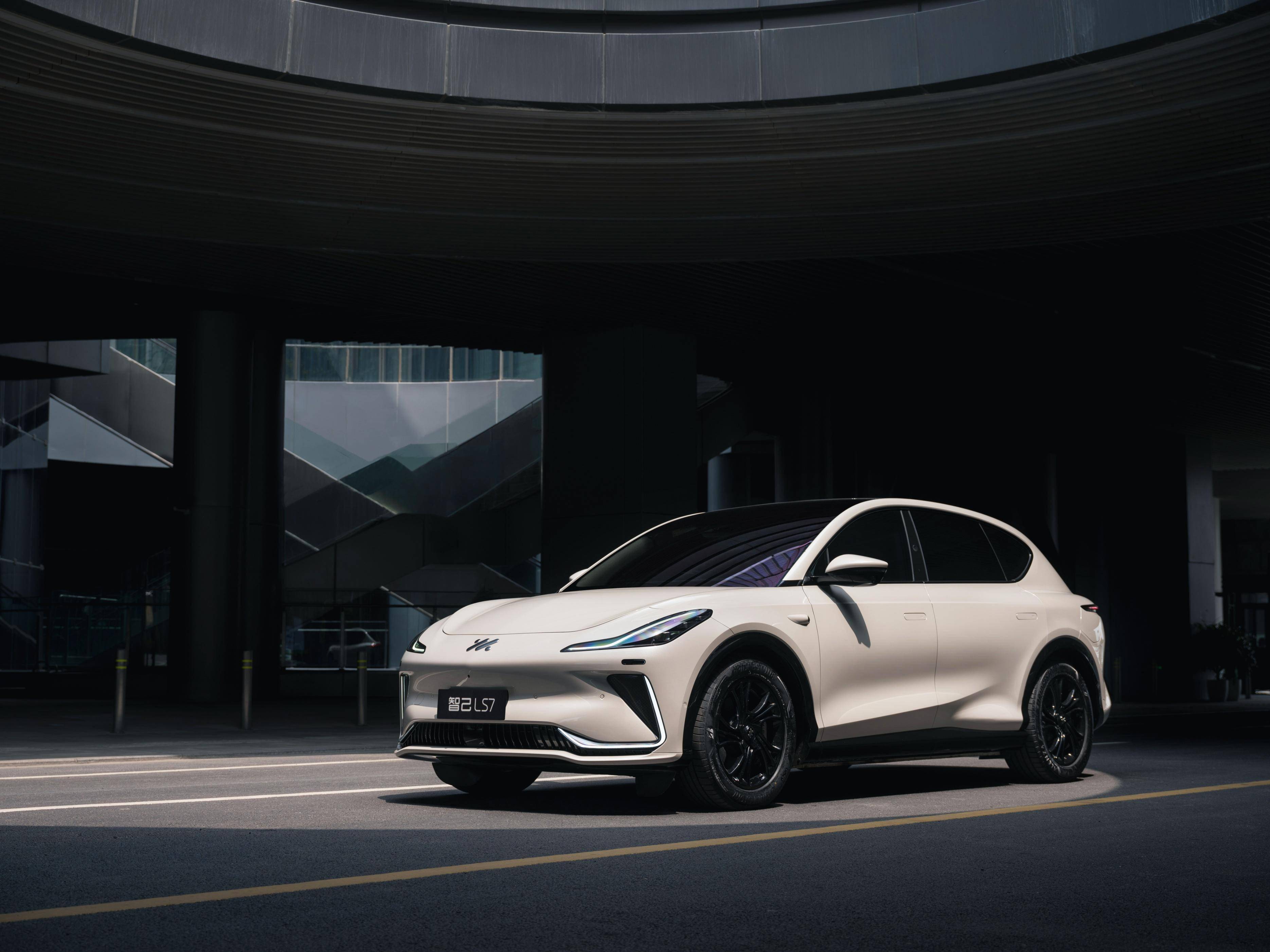 28万多起售，体验比Model Y还出色！智己LS7这么香了吗？_搜狐汽车_搜狐网