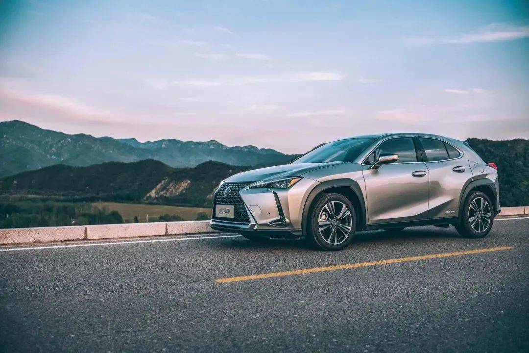 UX260h丨一辆开起来比看起来更优秀的车~_搜狐汽车_搜狐网