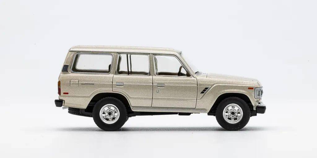 TLV的刷色套路，陆巡LC60早期版模型试玩_搜狐汽车_搜狐网