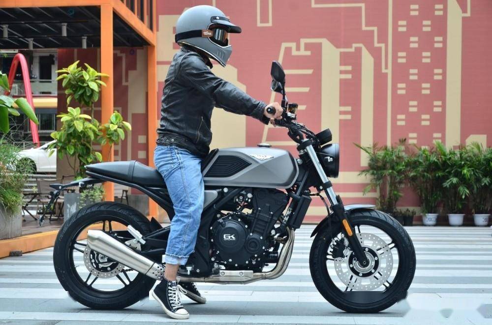 复古“万金油”——高金GK400动态评测_搜狐汽车_搜狐网