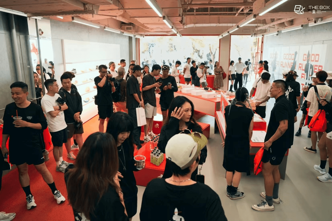 实探：北京“THE BOX 朝外｜年轻力中心”是一个怎样的项目？| iziRetail热点_滑板_品牌_广场