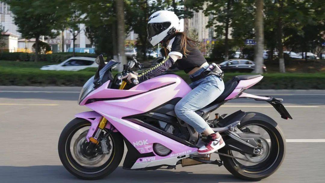 粉红之光——最美仿赛杰迪K750_搜狐汽车_搜狐网